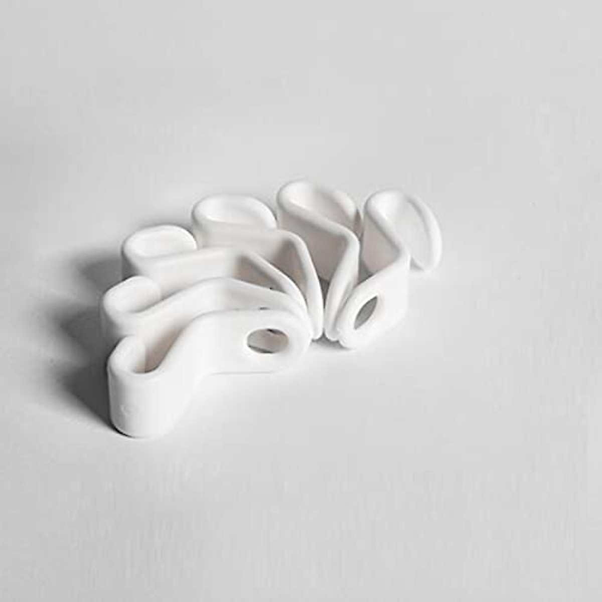 aoozleny 50PCS Clothes Hanger Connector Hooks Cascading Hangers Space Saving Organizer for Heavy Duty Cascading Hanger Extender Hooks White Plastic Hooks Closet Hanger