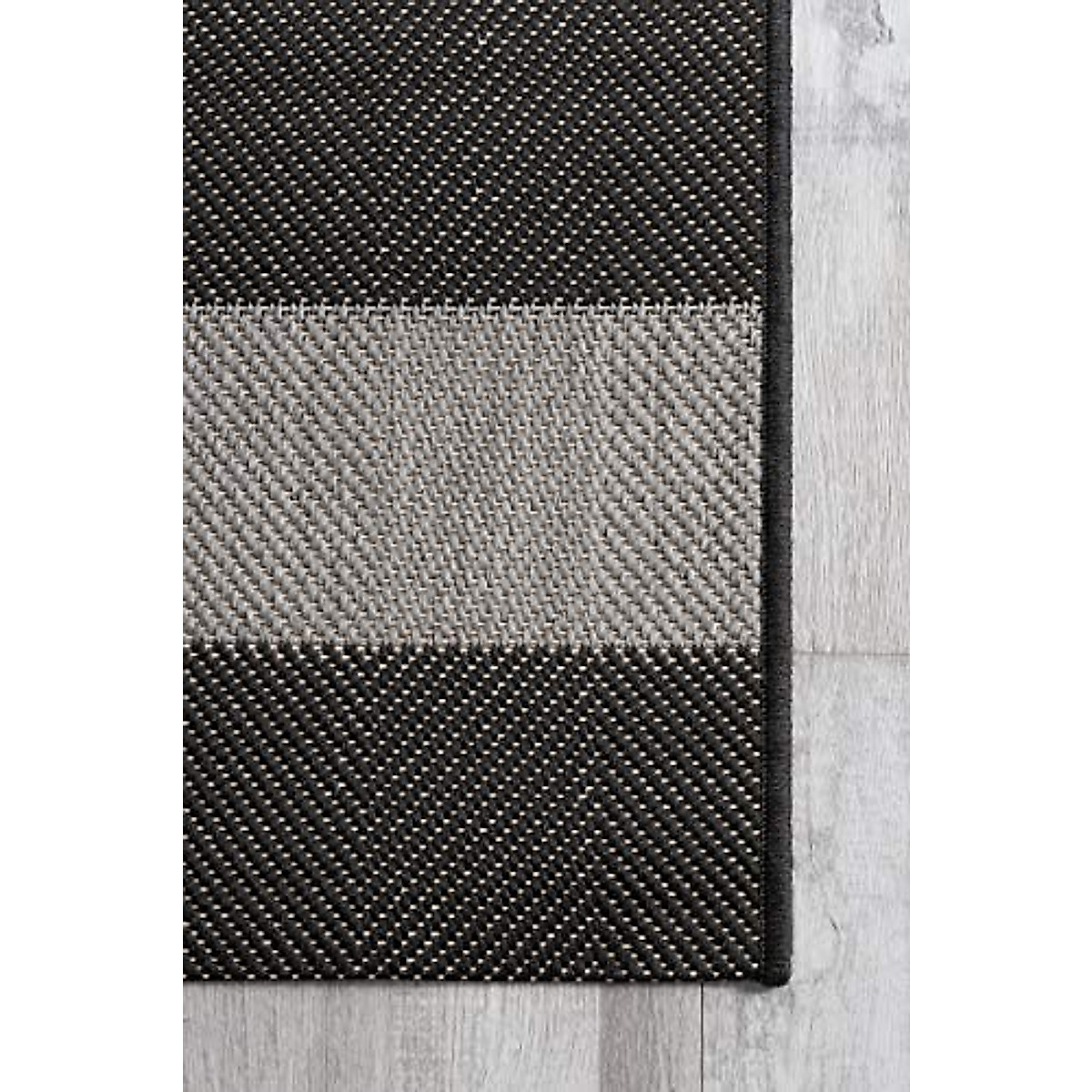 nuLOOM Haylie Chevron Striped Indoor/Outdoor Area Rug, 5' 3" x 7' 6", Black