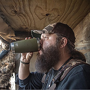 YETI Rambler 20 oz Tumbler, Stainless Steel, Vacuum Insulated with Standardr Lid, Olive