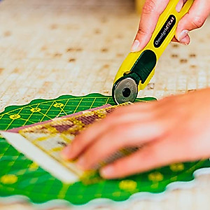 Dritz 28 mm Rotary Cutter, Yellow