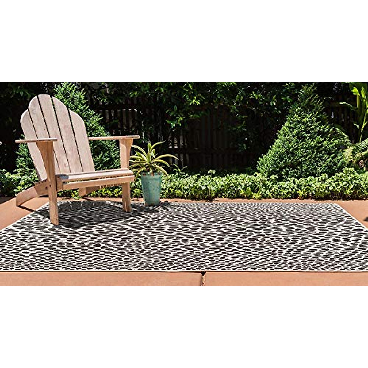 Jill Zarin Outdoor Collection Area Rug - Cape Town (7' 1" x 10' Rectangle, Black/ Ivory)