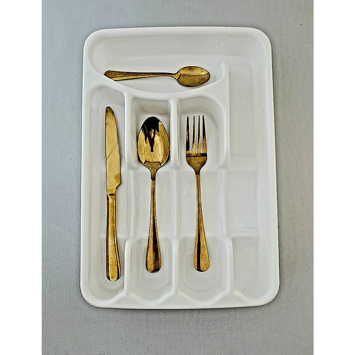 BLACK PEARL Utensil and Silverware Organizer tray for drawer with cover -Cutlery Flatware Organizer with lid - for kitchen drawer, BBQ, picnic, Covered flatware tray,5 Compartments - Plastic (WHITE)