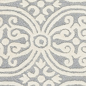 SAFAVIEH Cambridge Collection 5' x 8' Silver / Ivory CAM123D Handmade Moroccan Premium Wool Area Rug