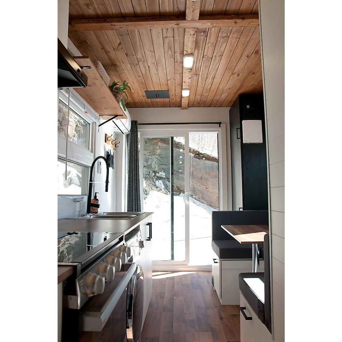 Nomadnest Modern Mobile Tiny Home - Luxurious and Compact Living Solution for Adventurers