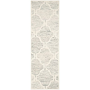 SAFAVIEH Cambridge Collection Accent Rug - 2' x 3', Light Grey & Ivory, Handmade Moroccan Distressed Wool, Ideal for High Traffic Areas in Entryway, Living Room, Bedroom (CAM727G)