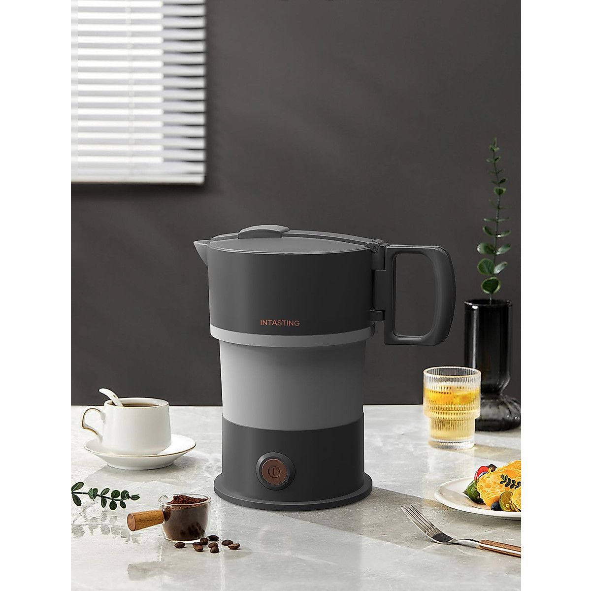 Foldable Travel Electric Kettle, 600ML Portable Water Boiler with 800w Power & Auto Shutoff, Compact BPA-Free Silicone Kettle for Tea, Coffee, Collapsible mini Kettle for Travel - Dark Grey