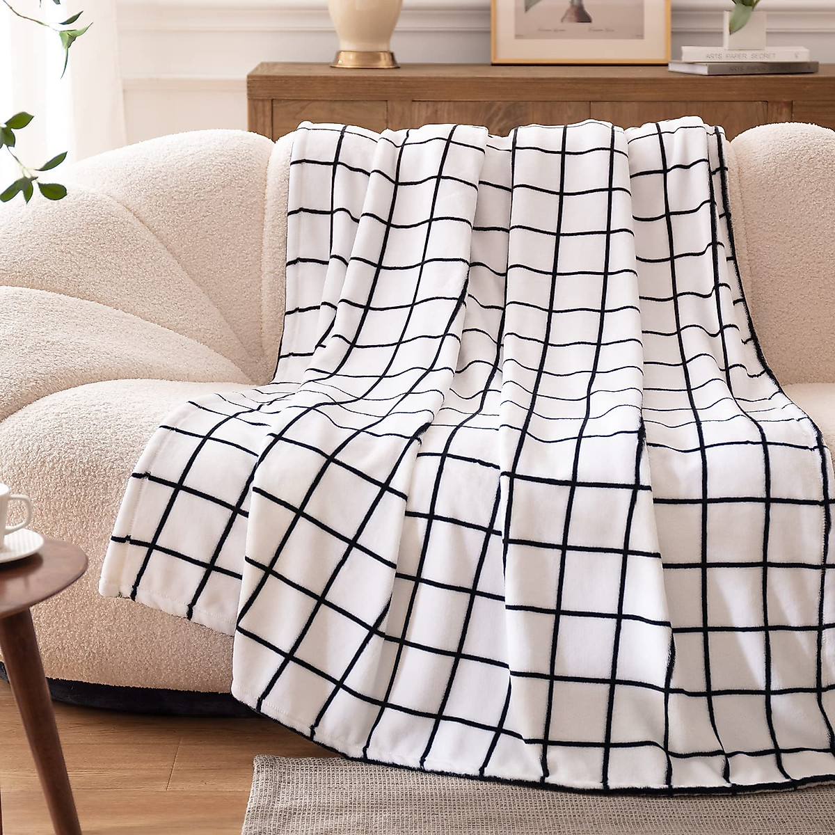 Bertte Fleece Throw Blanket Super Soft Cozy Warm Lightweight Throw for Sofa Couch Luxury Decorative Velvet Pattern Bed Blanket - 50"x 60", Black and White