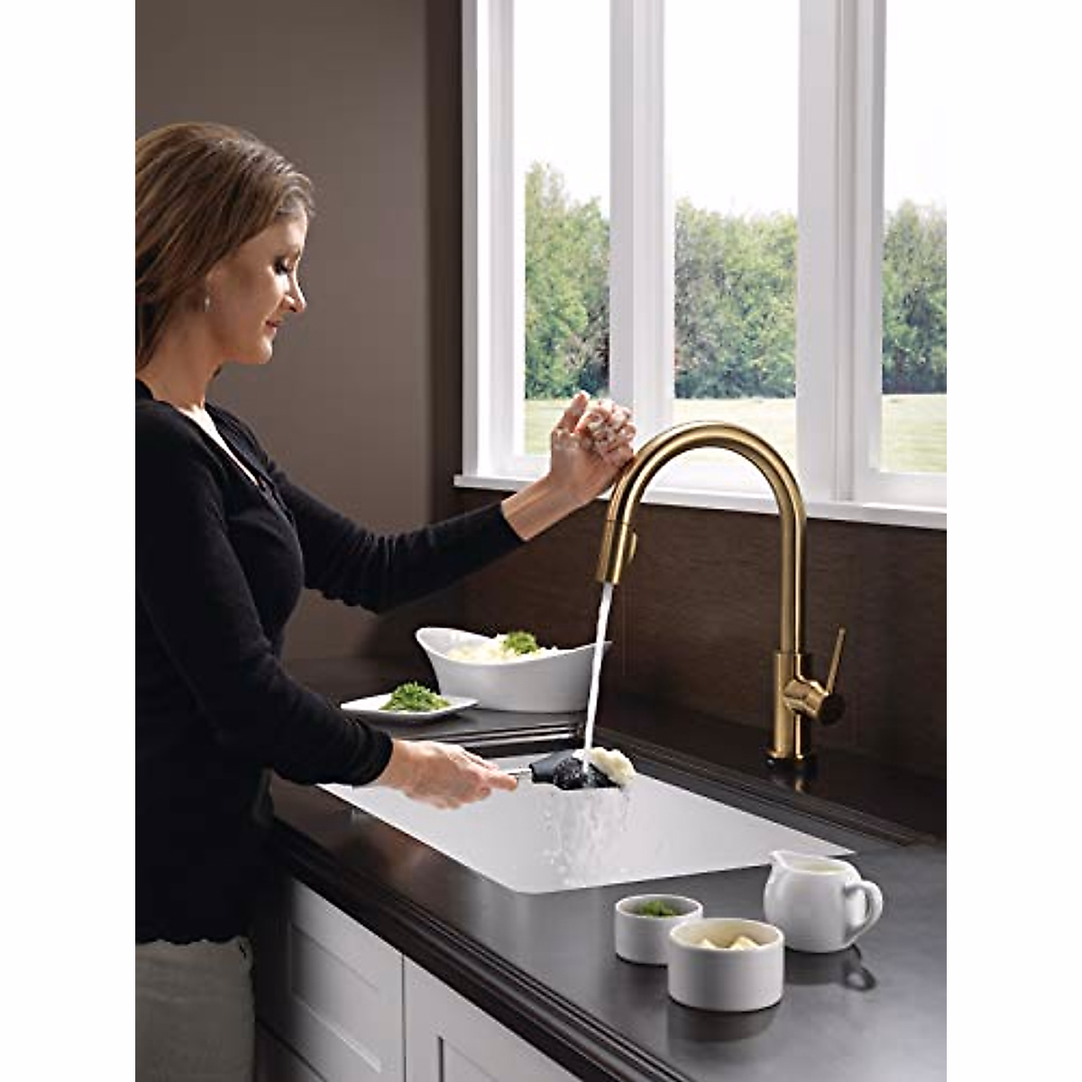 Delta Faucet Trinsic Gold Kitchen Faucet Touch, Touch Kitchen Faucets with Pull Down Sprayer, Kitchen Sink Faucet, Faucet for Kitchen Sink, Touch2O Technology, Champagne Bronze 9159T-CZ-DST