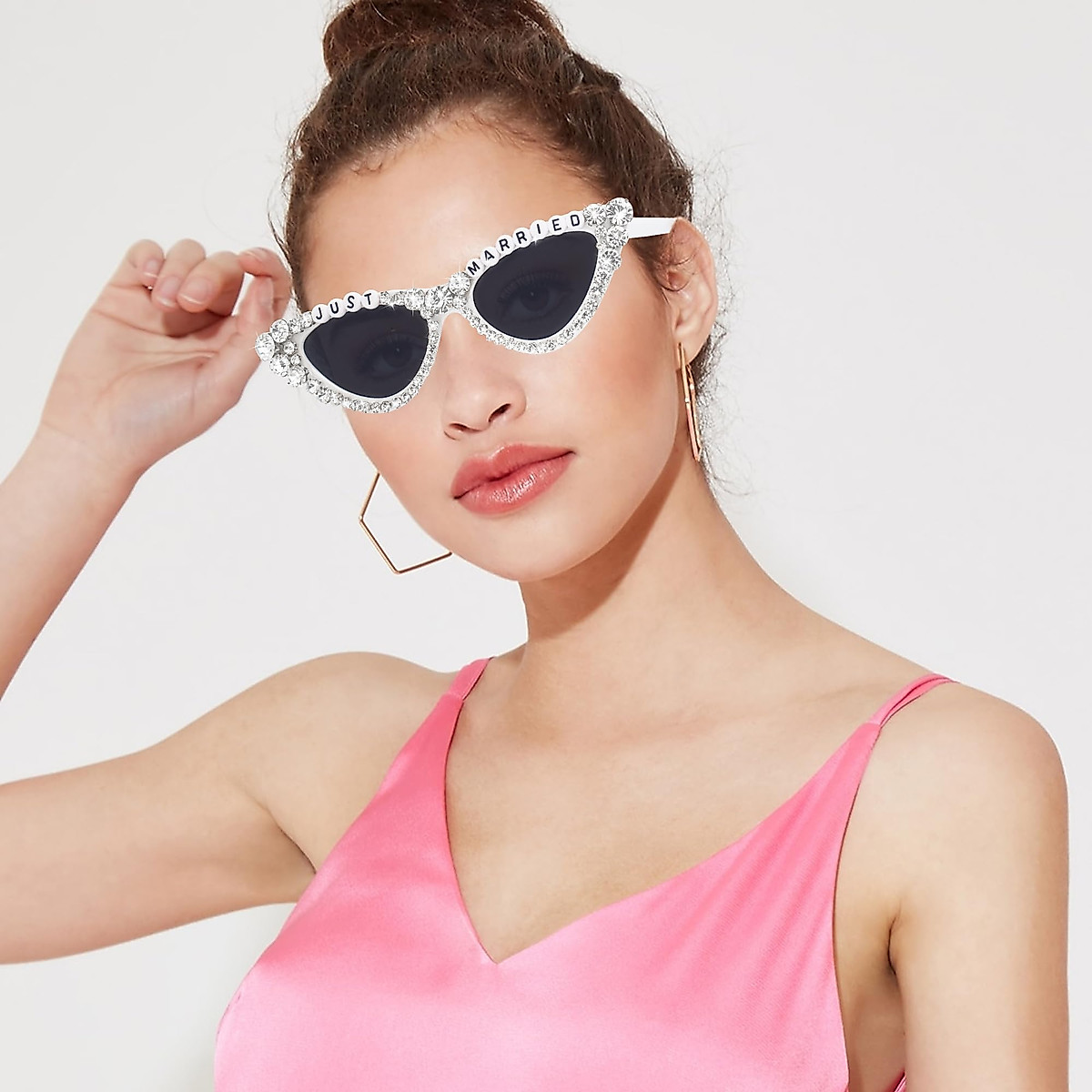 Bride Sunglasses - 'Just married ' Glasses for Wedding Party Decoration, Cat Eye Glasses with Rhinestone for Bride to Be Gift, Bachelorette Accessories Party Favors