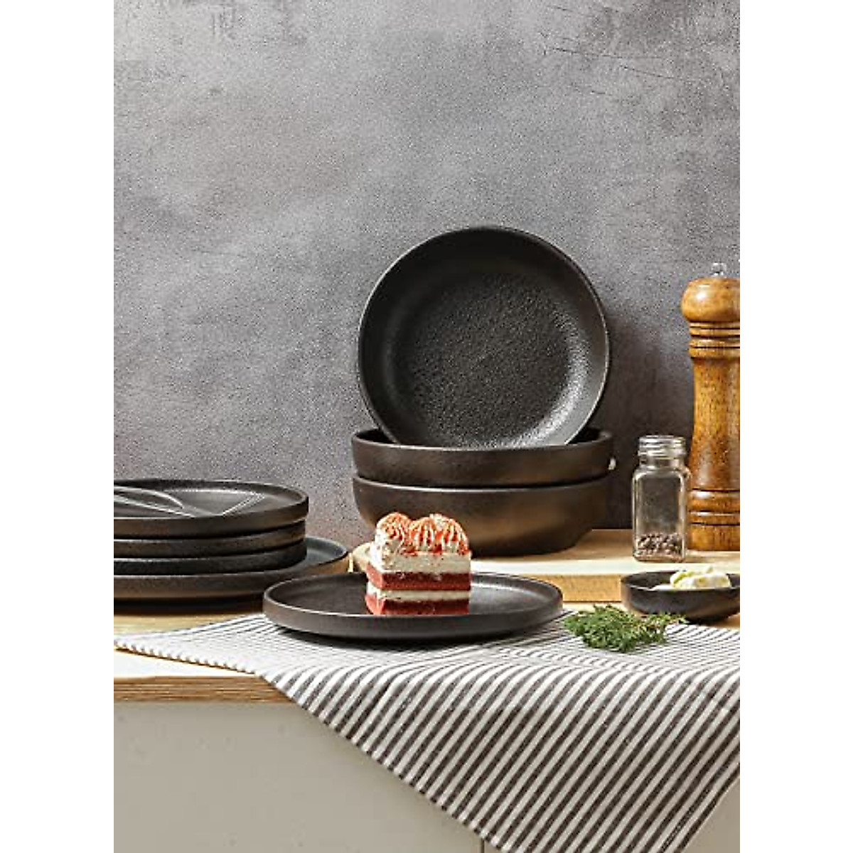 Ghaexui Ceramic Pasta Bowls, Salad Bowls, Large Serving Bowl Set - 35 Ounce, Set of 4, Matte Black