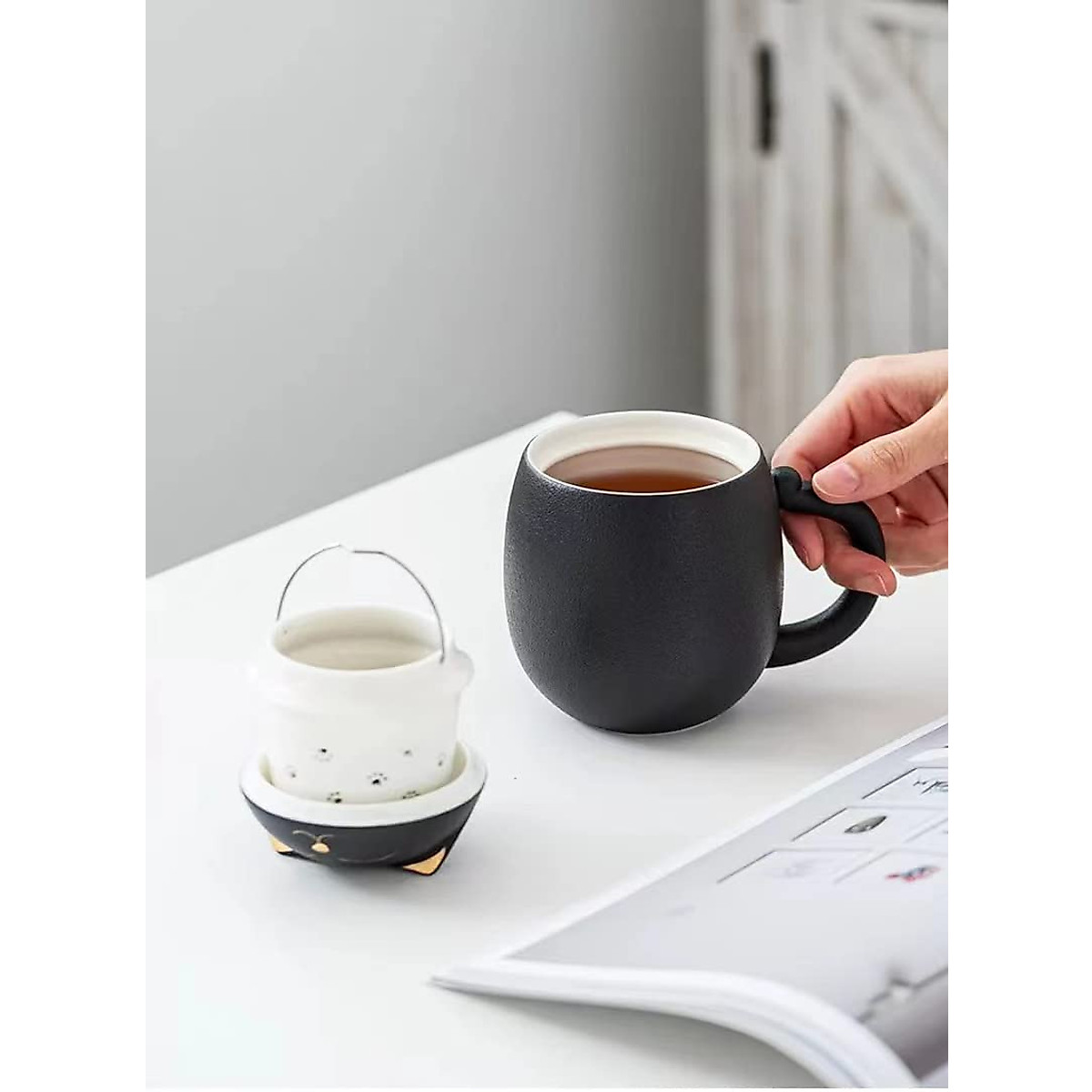 Rain House Cat Mugs with Infuser and Lid, Cute Tea Cups Kawaii Mug in Ceramic for Steeping Loose Leaf, Handmade Porcelain Teacup Teapot for Home Office, Portable Shatterproof Case 350ML (Black)