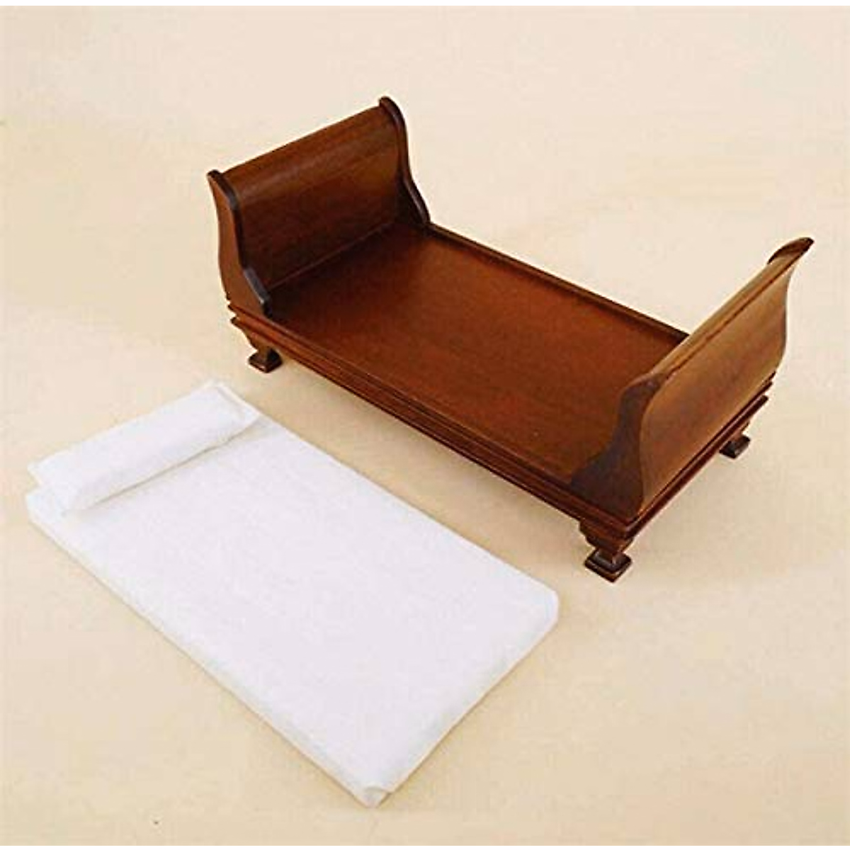 EatingBiting 1:12 Scale Collectible Buildings Miniature Bed Furniture Noble Wooden Single European Style Bed with Bedding and Decorative Pillow