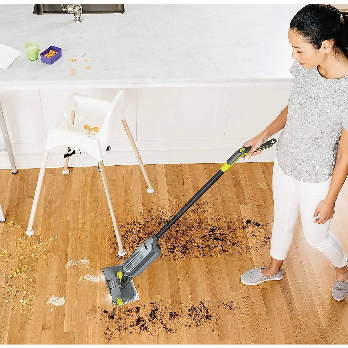 Shark UV725 Navigator Lift-Away with Self Cleaning Brushroll Upright Vacuum with HEPA Filter