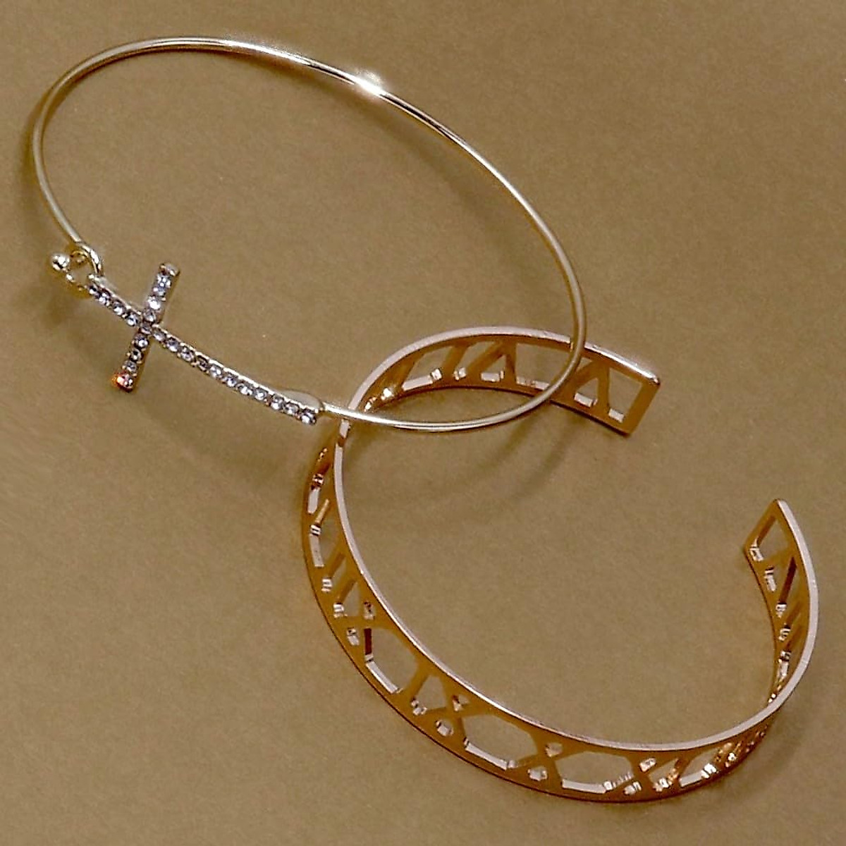 POMINA Roman Numeral Cuff Bangle Bracelet for Women Fashion Gold Flat Thin Open Cuff Bracelet for Teen, Flexible (Roman- Gold)