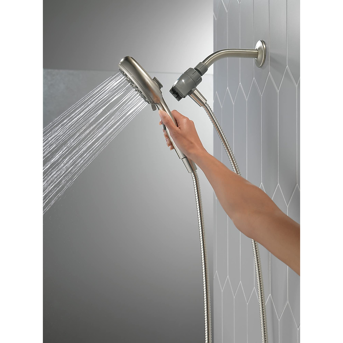 Delta Faucet 6-Setting SureDock Magnetic Shower Head with Handheld Spray, Brushed Nickel Shower Head with Hose, Round Shower Head, Showerheads & Handheld Showers, MagnaTite Docking, Stainless 75609SN