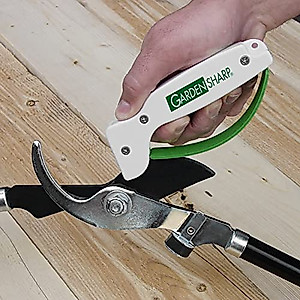 AccuSharp Garden Tool Sharpener - Diamond-Honed Tungsten Carbide Rust-Free Blade Quickly Sharpens, Restores, Repairs & Hones Lawnmower Blades, Secateurs, Limb Loppers, Hoes, Shovel & Scythes