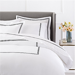 BedDecor Luxury Soft Brushed 400-Thread-Count Egyptian Cotton Embroidered Duvet Cover Set with Beautiful 2-Stripe Embroidery - - Full/Queen - White/Black