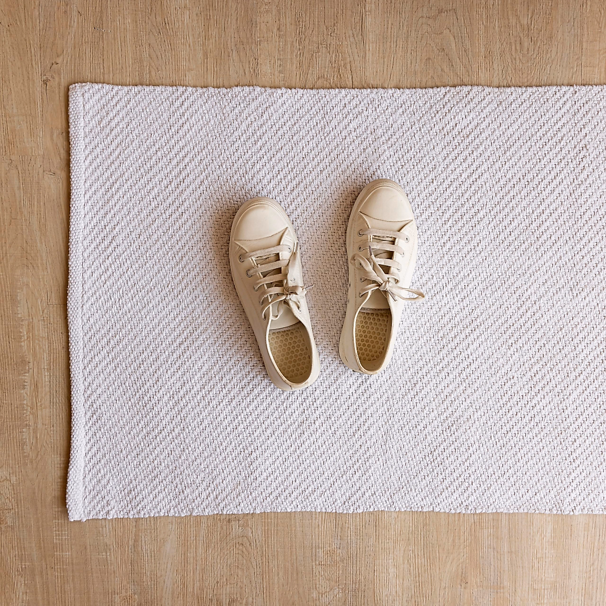 HOMEMONDE Herringbone Cotton Area Rug - 2' x 6' Abstract Accent Runner - Reversible Boho Lightweight Throw Rug for High Traffic Areas Kitchen, Mudroom, Entryway (White)