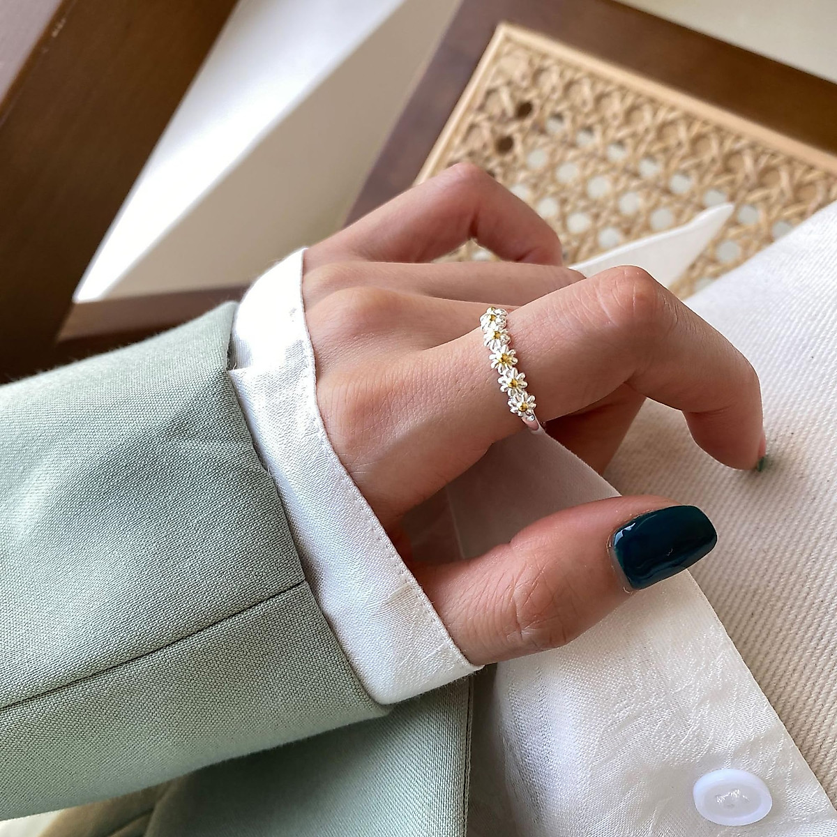 IPEPPY 925 Sterling Silver Vintage Cute Simple Design Daisy Flower Ring For Women Men Statement Stacking Rings Gold Plated Wedding Ring Jewelry Gifts