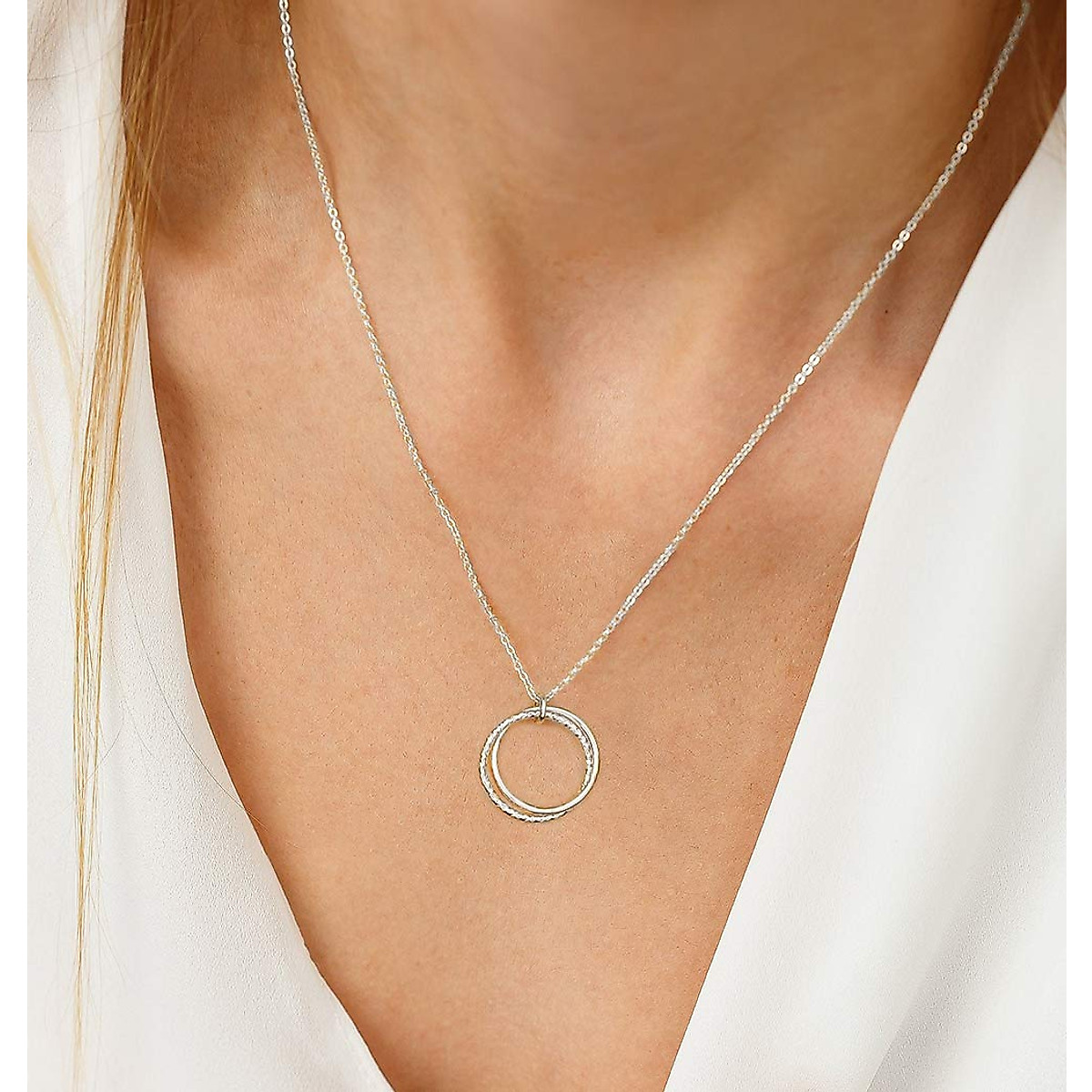 IEFLIFE Sister in Law Gifts, Linked Circle Necklace Gifts for Sister in Law Birthday Gifts for Sister in Law Wedding Gifts Sister in Law Necklace