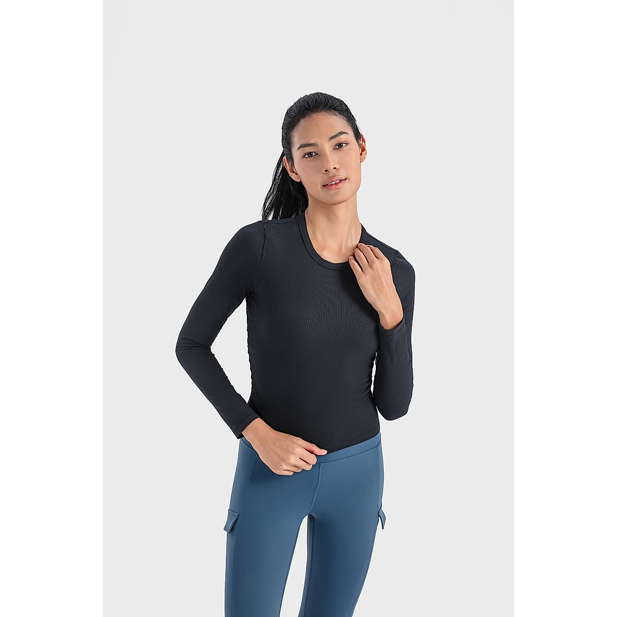 altiland Ribbed Long Sleeve Workout Tops for Women, Fitted Athletic Running T-Shirts, Cropped Yoga Exercise Shirts (Black, M)