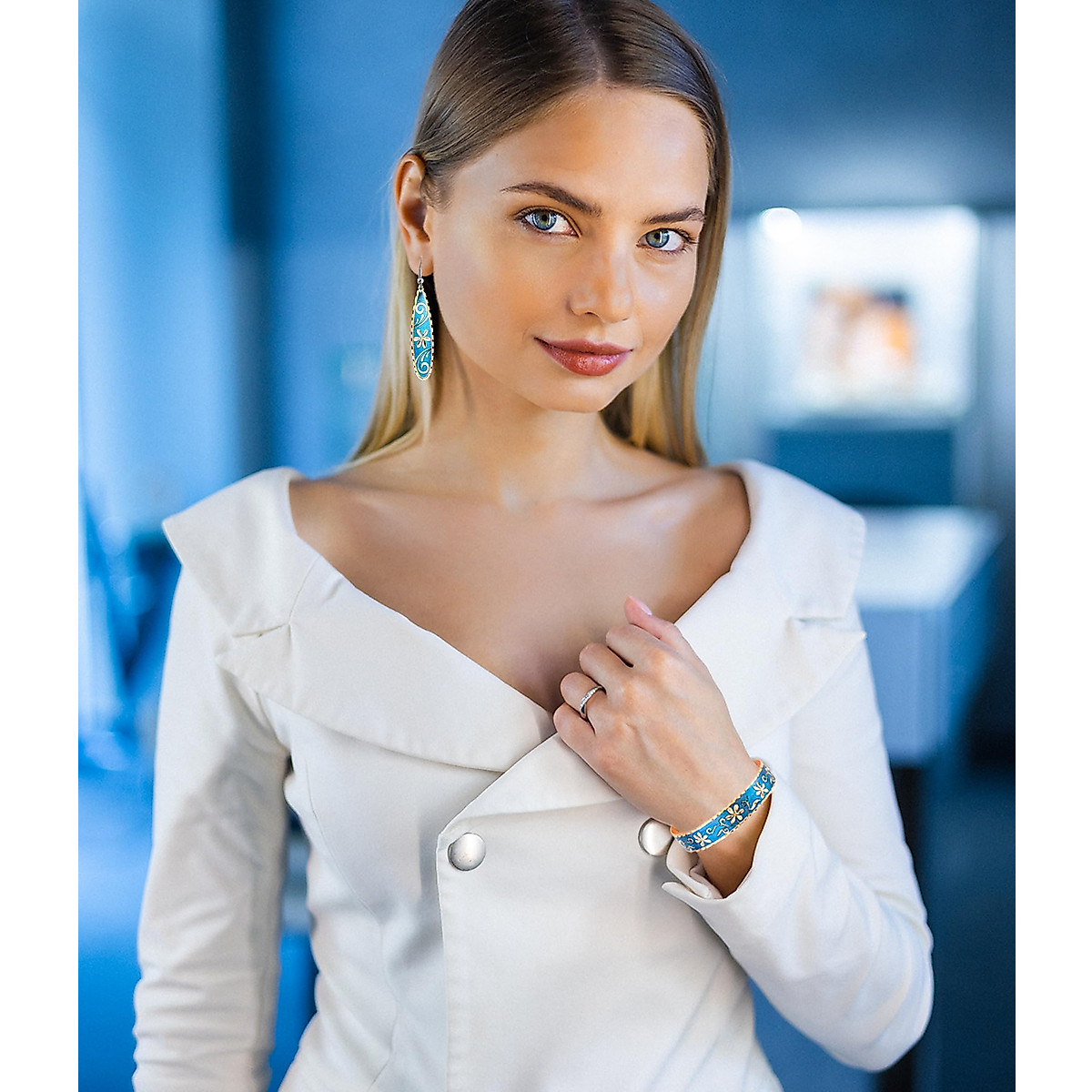 Women's Daisy Flower Bracelets feature a beautiful daisy flower on a blue copper cuff with an open-ended flower cuff design. These copper bracelets are adjustable for a perfect fit—BNF-06.