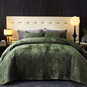 Powdion Velvet Quilt Queen Size, Oversized Bedspread Quilted Bedding Set, Luxurious Soft Coverlet Set Lightweight Velvet Comforter for All Season with Pillow Shams Army Green, Striped, Full/Queen
