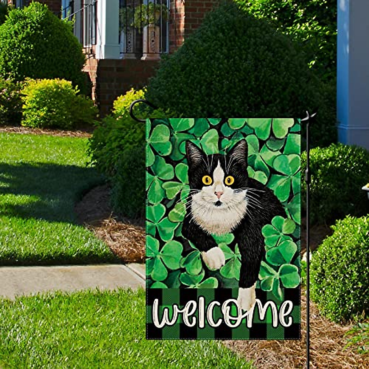 CMEGKE St. Patrick's Day Cat Garden Flag, St Patrick's Day Garden Flag, Green Shamrocks Cat Welcome Garden Flag Spring Summer Garden Flag Rustic Vertical Double Sided Burlap ST Patricks Day Holiday Party Farmhouse Yard Home Outside Decor 12.5 x 18 In
