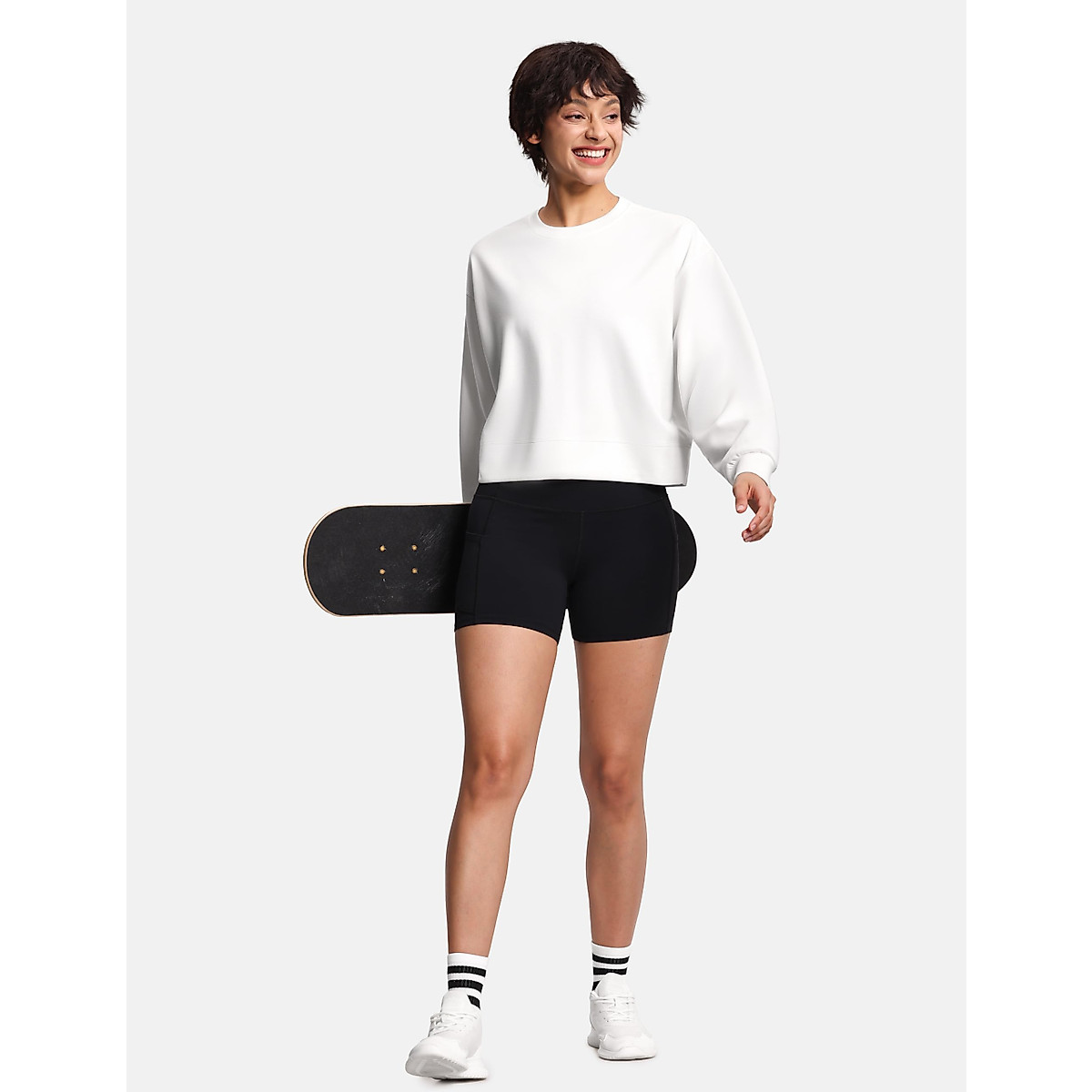 THE GYM PEOPLE Women's Crewneck Cropped Pullover Sweatshirt Cute Basic Long Sleeves Workout Tops White