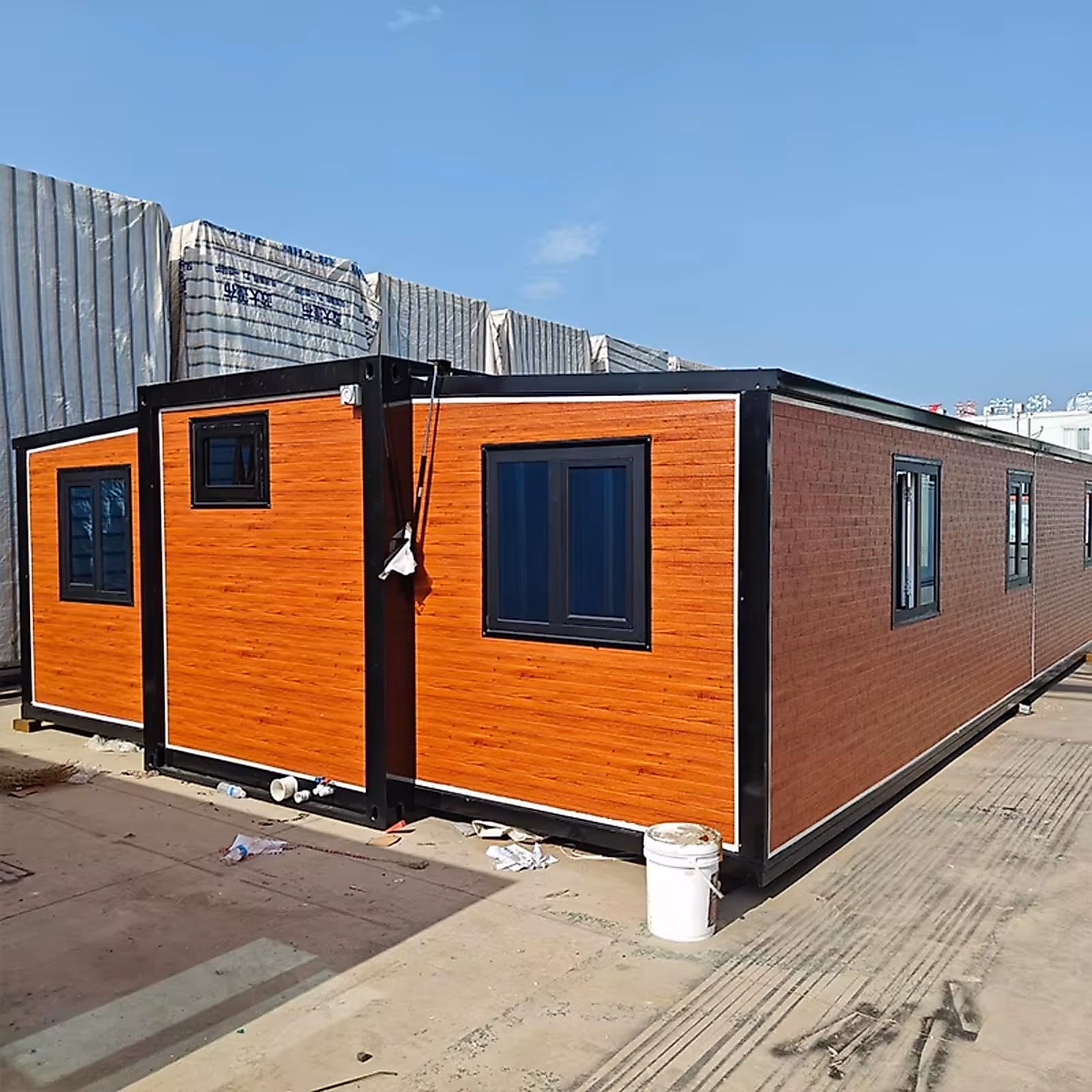 20ft Folding Tiny House–Expandable Container Home with 2 Bedrooms and Kitchen, Perfect for Quick Setup in Emergency Situations and Temporary Housing