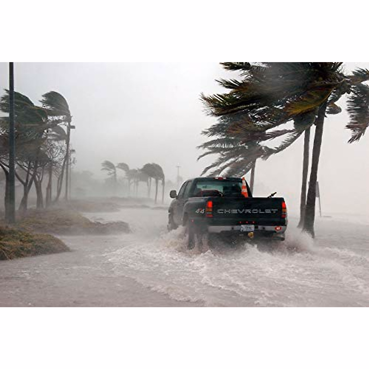 Uniden Bearcat BC75XLT Handheld Scanner, 300 Channels, 10 banks, Close Call Technology, PC Programable, NOAA Weather, Aviation, Marine, Railroad, NASCAR, and Non-Digital Police/Fire/Public Safety