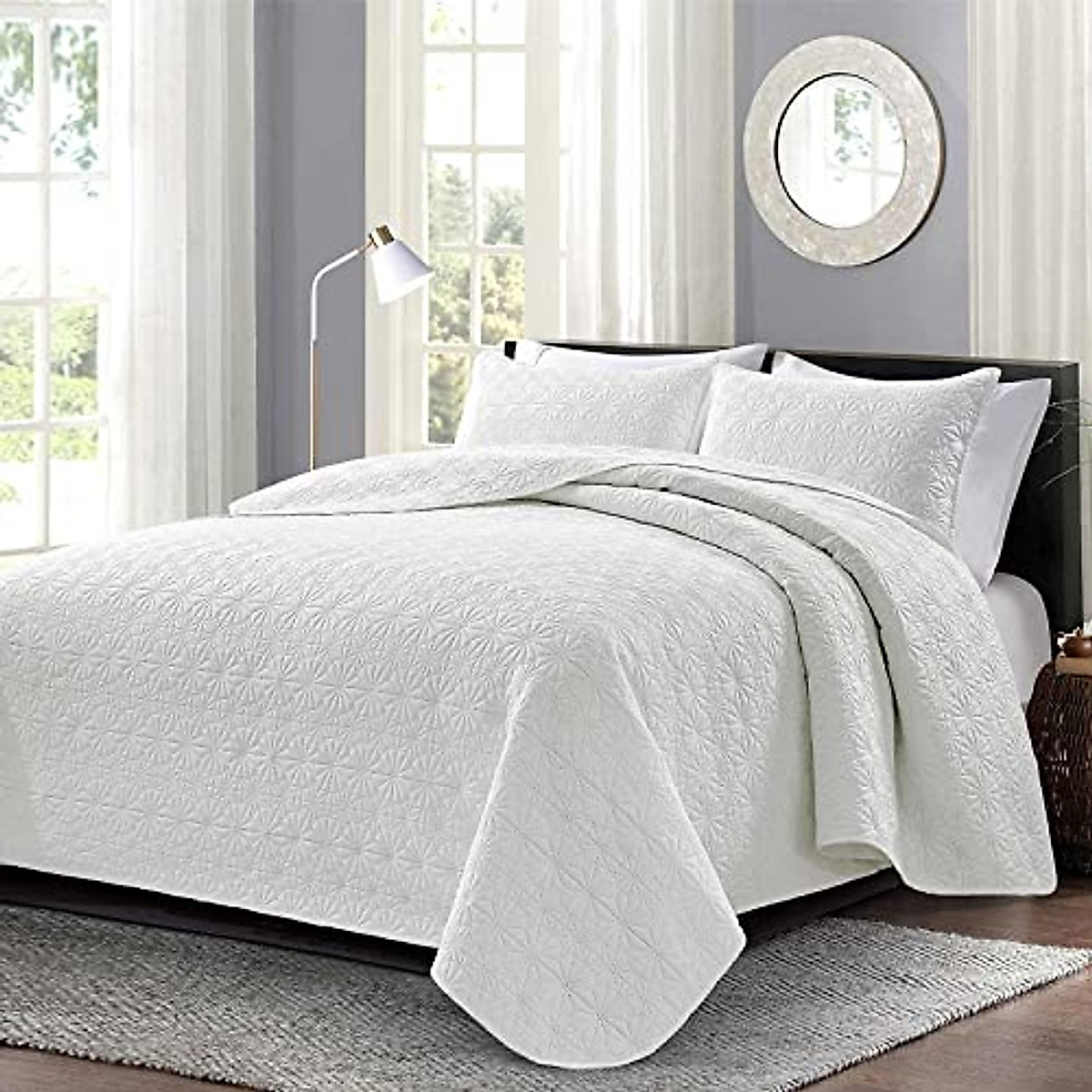 Mocaletto Luxury 2 Piece Twin Size Quilts, Elegant&Reversible Quilt Set White Bedding Set with Pillow Sham, Soft Lightweight Microfiber Bedspread, Twin Size Bedding Coverlet(White,68 * 88)
