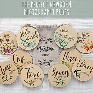 Beautiful Baby Monthly Milestone Cards - The Perfect Newborn Photography Props to Document Your Baby´s Growth - 10 Reversible Wooden Circles/Discs incl. Announcement & Hello World Sign