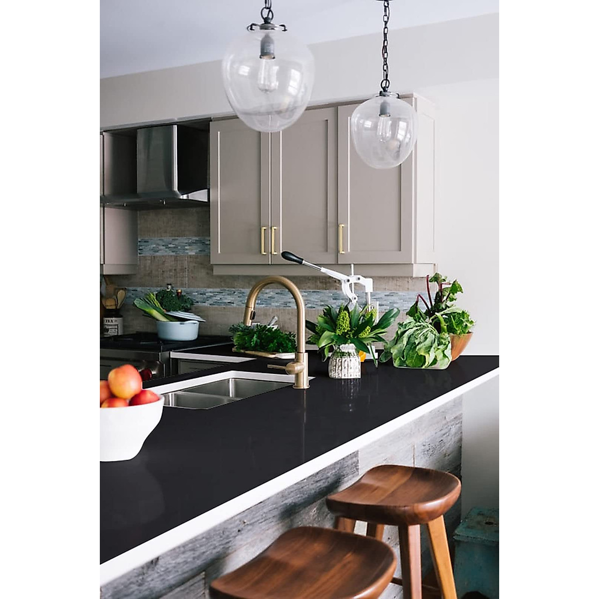 Abyssaly Black Contact Paper Peel and Stick Countertops Glossy Self-Adhesive Removable Wallpaper 15.7 in x 118 in Kitchen Contact Paper for Cabinet Vinyl Film Shelf Paper