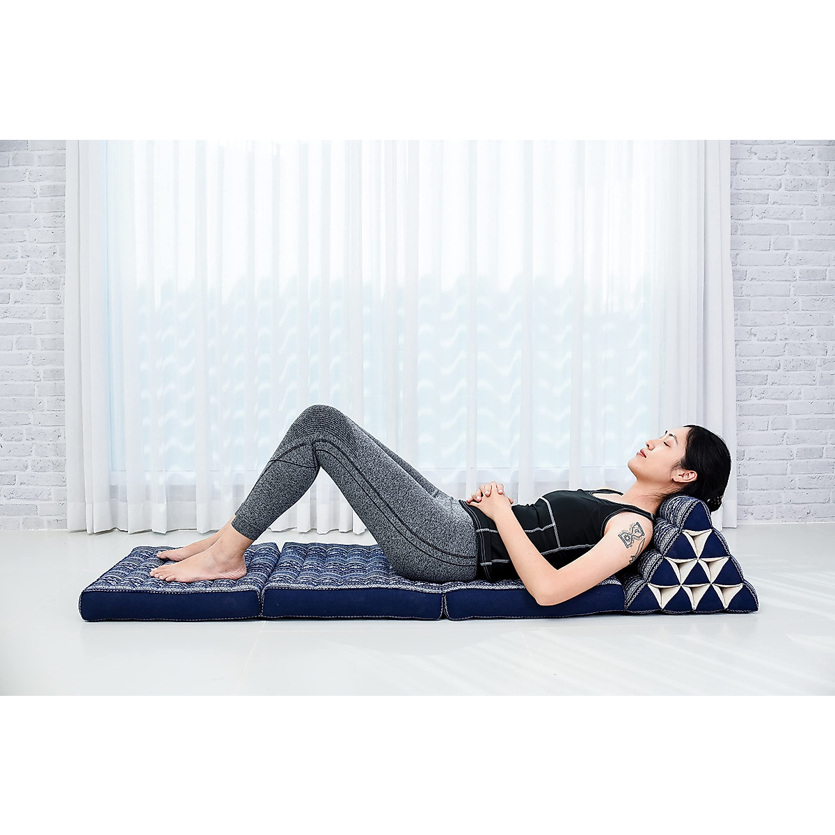 Leewadee - Comfortable Japanese Floor Mattress - Thai Floor Bed with Triangle Cushion - Futon Mattress - Thai Massage Mat, 67 x 21 inches, Blue White, Kapok Filling