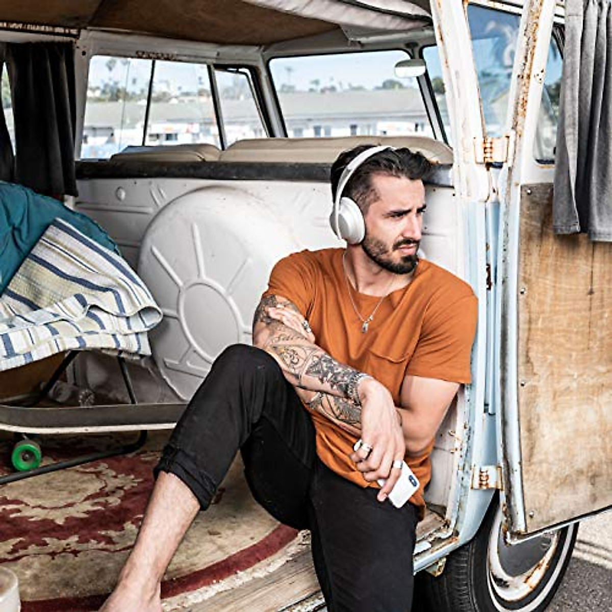 Bose Noise Cancelling Wireless Bluetooth Headphones 700, with Alexa Voice Control, Silver (Renewed)