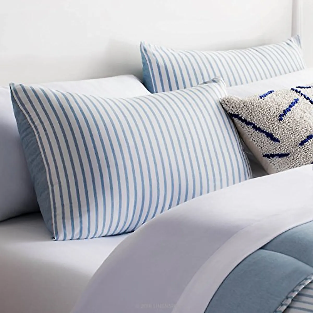 LINENSPA All Season Hypoallergenic Down Alternative Microfiber Comforter, King, Light Blue/White