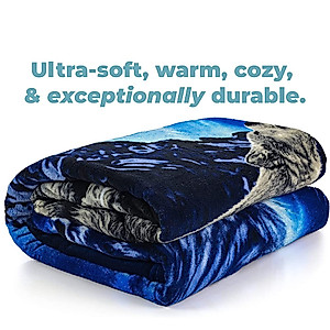 Dawhud Direct Howling Wolves Fleece Blanket - 50 x 60 Inches Soft Plush Blanket for Men, Women, and Kids - Cozy Blanket with Wolf Design for Home Decor, Camping, or Outdoor Use - Gift for Wolf Lovers
