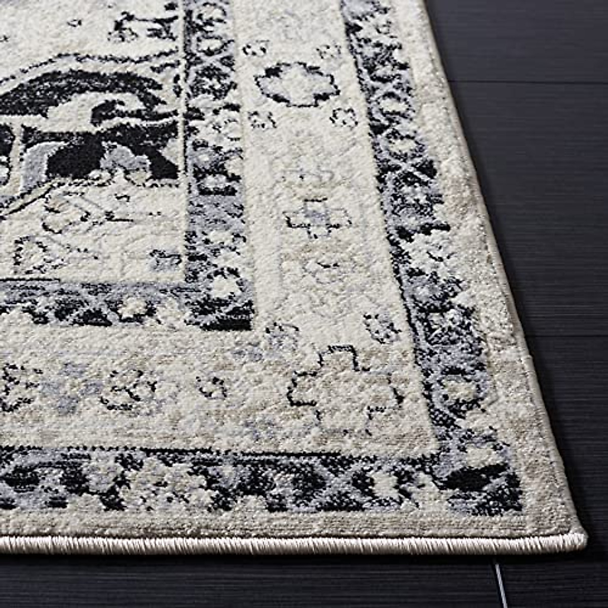SAFAVIEH Brentwood Collection 4' x 6' Ivory/Black BNT852A Medallion Distressed Non-Shedding Entryway Living Room Foyer Bedroom Accent Rug