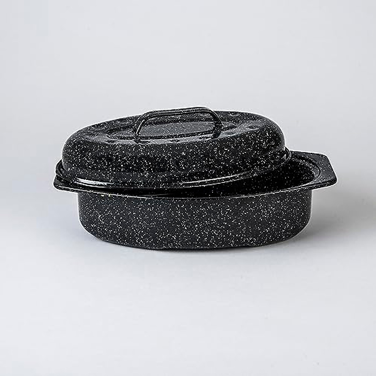 Granite Ware Roasting Set Covered 13 in and 15 in Oval roaster and 3 lb round roaster. Enameled Steel design to accomodate up to 7 lb and 10 lb poultry/roast. Resists up to 932°F.