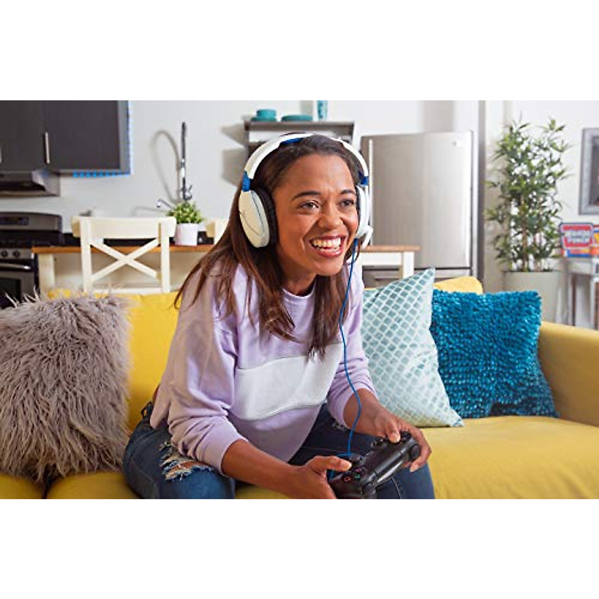 Turtle Beach Recon 70 PlayStation Gaming Headset for PS5, PS4, Xbox Series X/ S, Xbox One, Nintendo Switch, Mobile, & PC with 3.5mm - Flip-to-Mute Mic, 40mm Speakers, 3D Audio – White