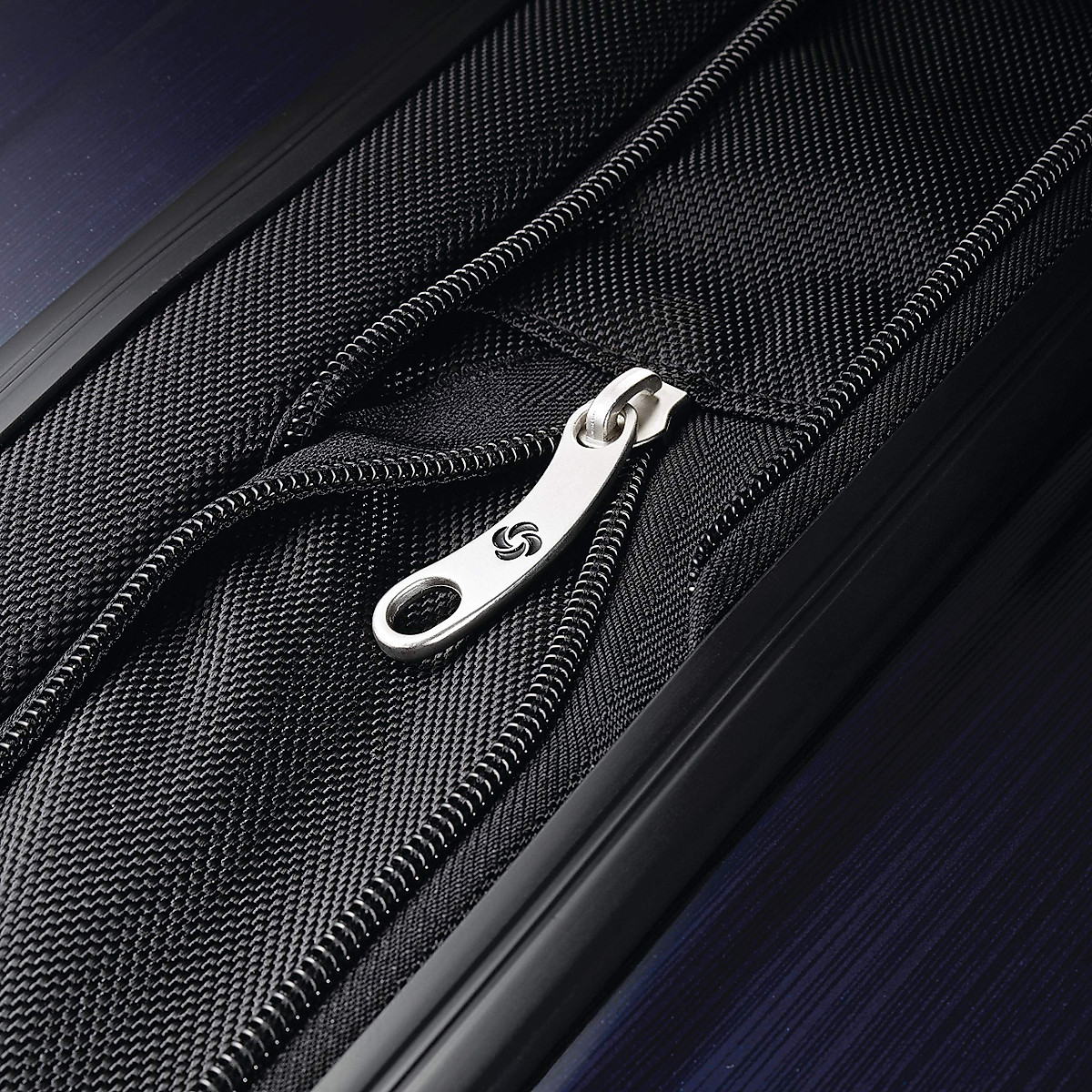 Samsonite Winfield 2 Hardside Expandable Luggage with Spinner Wheels, Navy, Checked-Medium 24-Inch