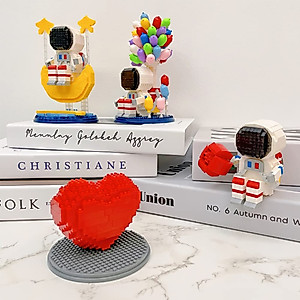 Uvini Building Blocks Astronaut Model with Light STEM Building Toy Micro Blocks for Adults or Teens Gifts Spaceman with Heart Mini Blocks Set DIY Bricks Toys 654PCS, 00877