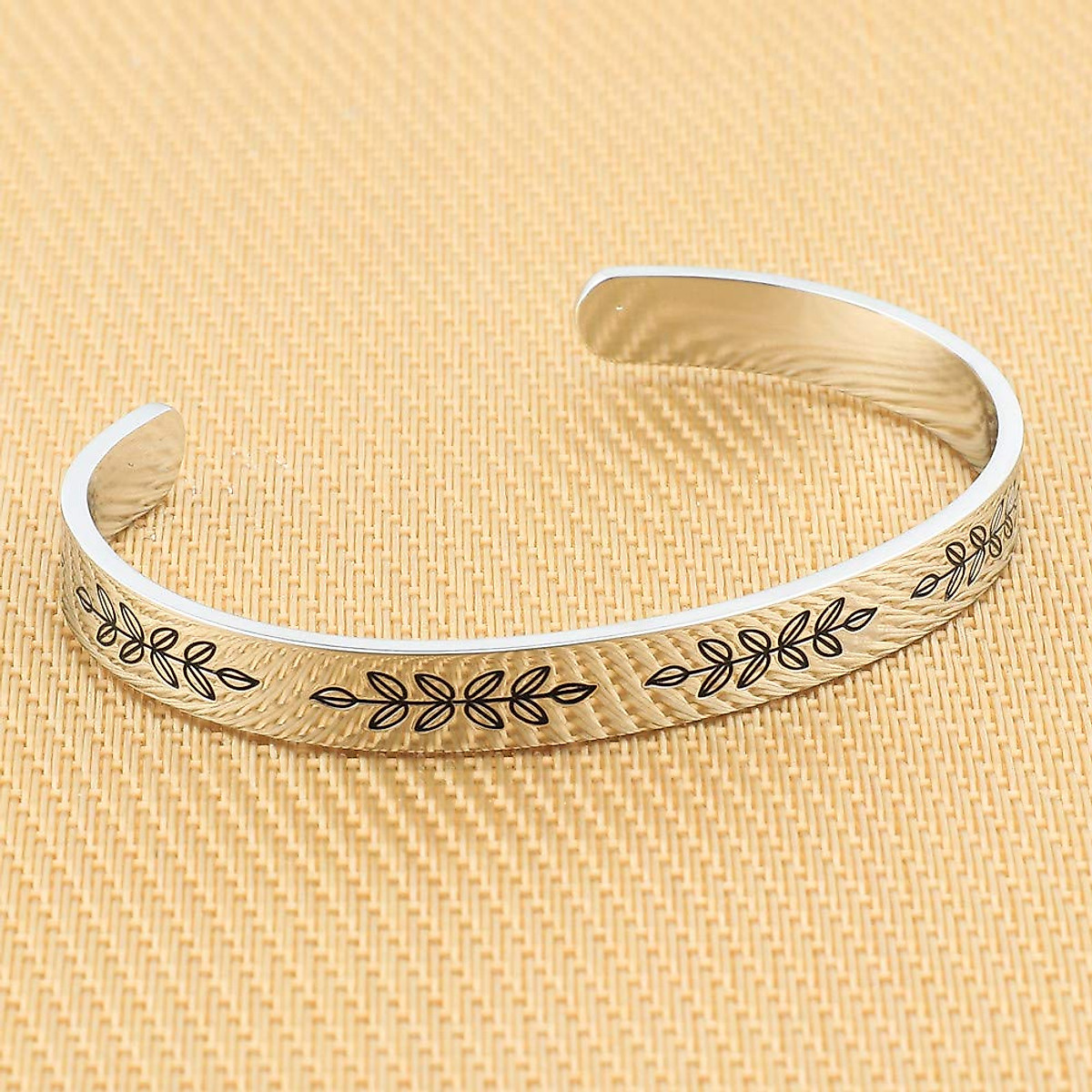 Friends are the Family We Choose Bracelet, Long Distance Relationship Friendship Gifts Best Friend Bracelets Jewelry for Friend Women Female bff Her Birthday, Mothers Day Present Gifts for Friends
