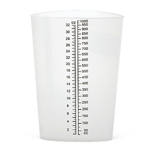 32 oz Graduated Plastic Triangular Container Three-Sided Beaker for Measuring and Mixing (Pack of 20)