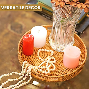 HOMESSENT Round Rattan Tray - Natural Rustic & Sturdy Wicker Tray with Cut-Out Handles - Hand Woven Tray for Storage & Decoration – Lightweight Tray for Serving Coffee, Fruits & Drinks (Set of 2: M+L)