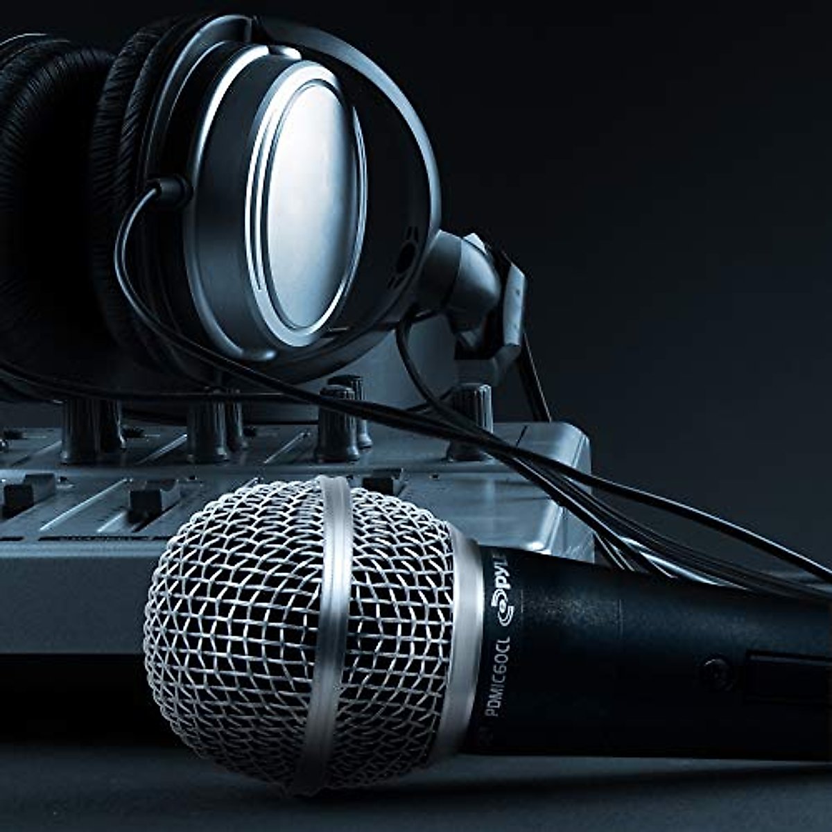 Pyle Professional Dynamic Vocal Microphone - Moving Coil Dynamic Cardioid Unidirectional Handheld Microphone with ON/OFF Switch Includes 15ft XLR Audio Cable to 1/4'' Audio Connection - PDMIC59,Black