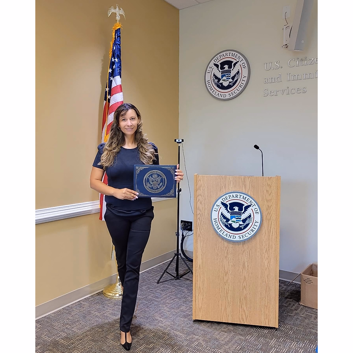 U.S. Citizenship and Naturalization Certificate Holder. Gold American Eagle logo 'Certificate of Citizenship', Padded with cover.