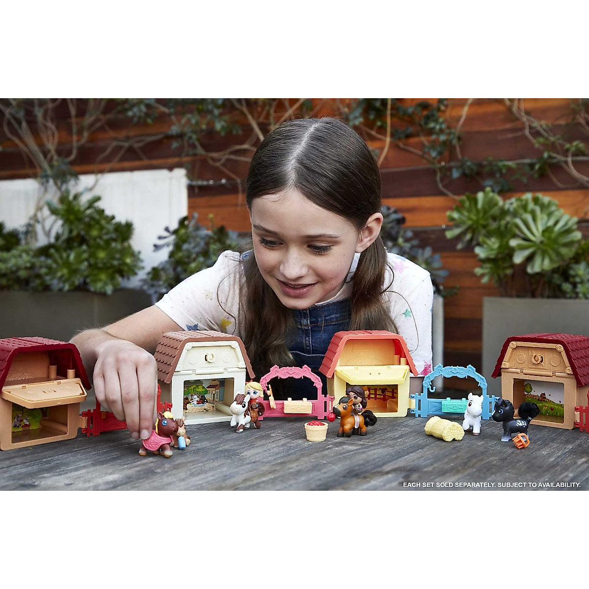 Mattel Spirit Untamed Mini Playset with Small Character Figure, Horse & 3 Accessories, Festival Theme with Surprise Unboxing (Styles May Vary)