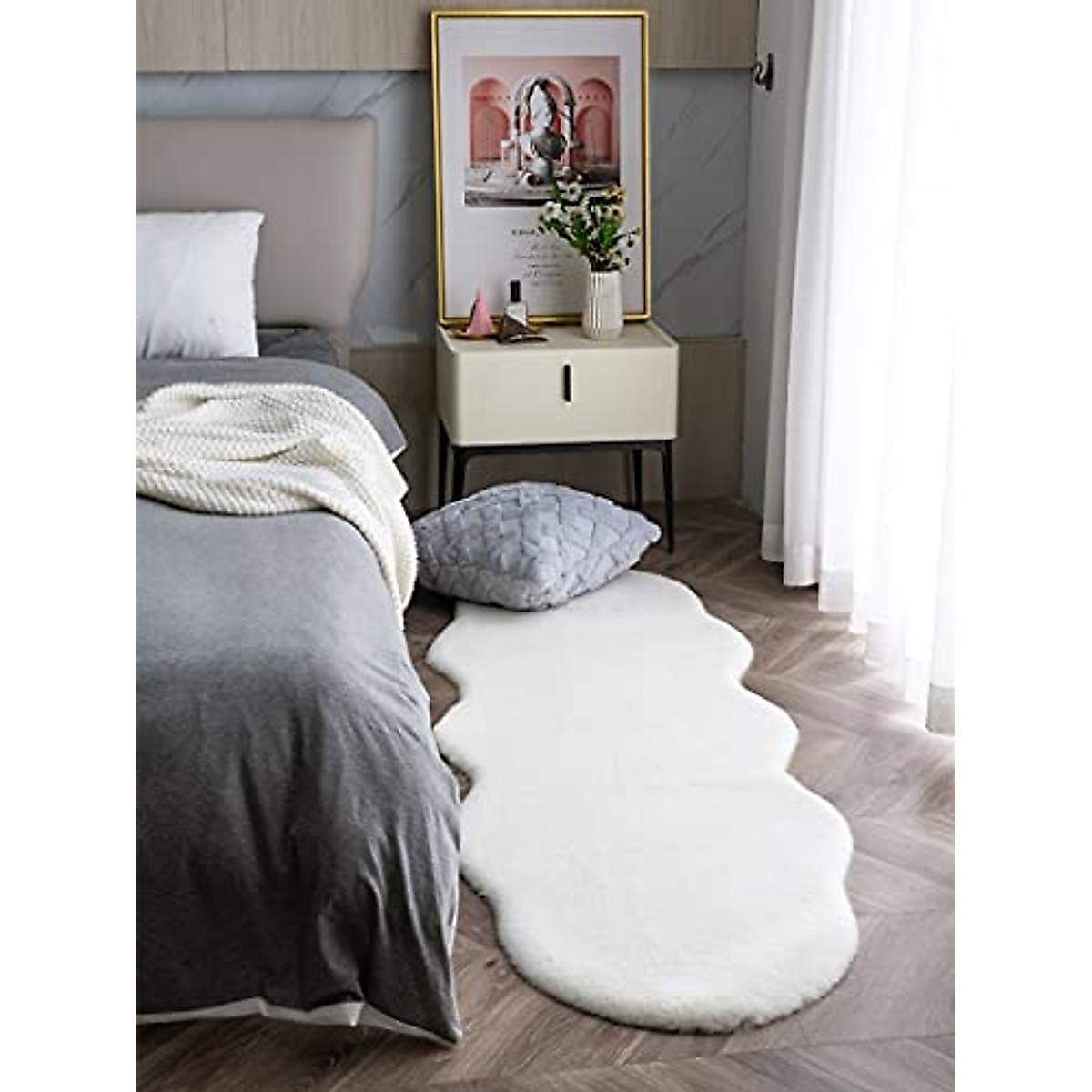 Rainlin Ultra Soft Fluffy Faux Fur Sheepskin Area Rug Modern 2x6 Living Room Fur Runner Rugs Shaggy Beside Rugs Warm Faux Fur Couch Cover for Sofa and Bay Window, White